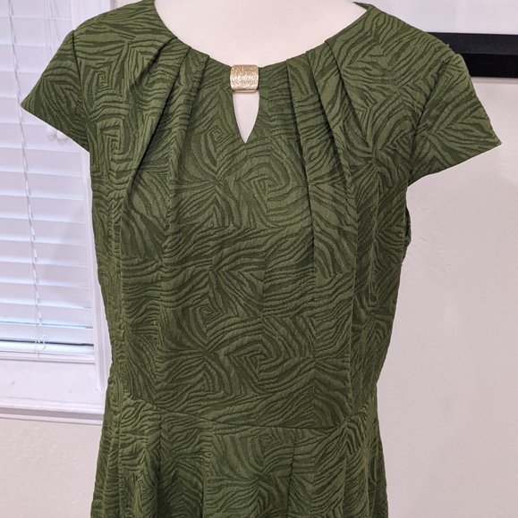 NorthStyle | Dresses | Northstyle Dark Green And Gold Dress | Poshmark